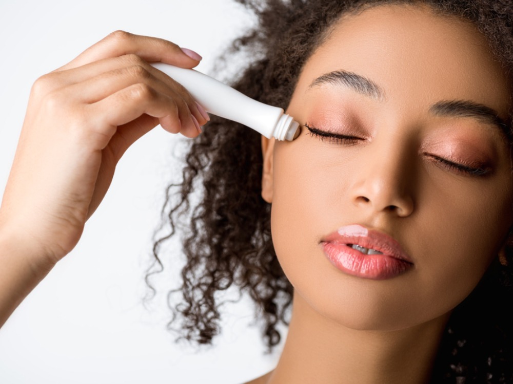 Berbagai Cara Efektif Meredakan Mata Bengkak dan Sembap Pasca Menangis ...