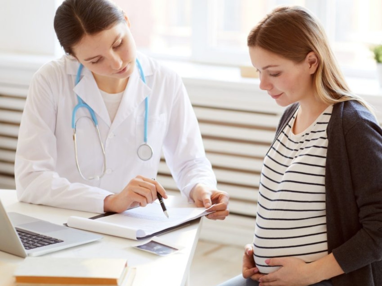 Menjalani Masa Awal Kehamilan? Pertimbangkan Dulu 5 Hal Ini dalam Memilih Dokter Kandungan ...