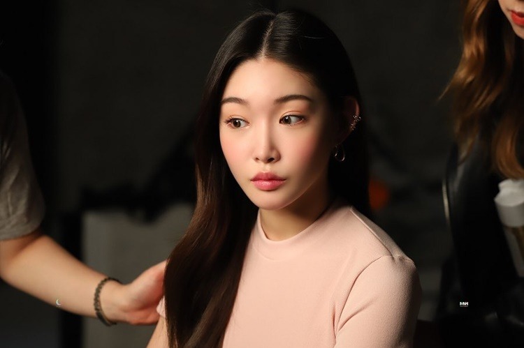 Mengintip Makeup Chung Ha, Penyanyi asal Korea Selatan yang ...