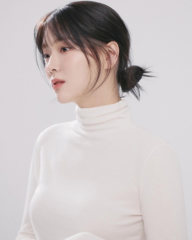 Intip 10 Penampilan Kim Ji-eun yang Disebut Mirip Ryujin ITZY, yuk ...