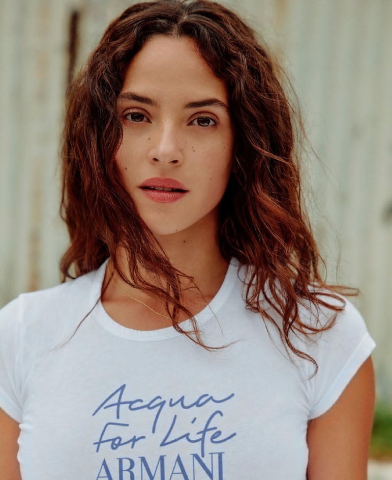 12 Gaya Makeup Adrian Arjona yang Menarik Disontek Pemilik Kulit Sawo ...