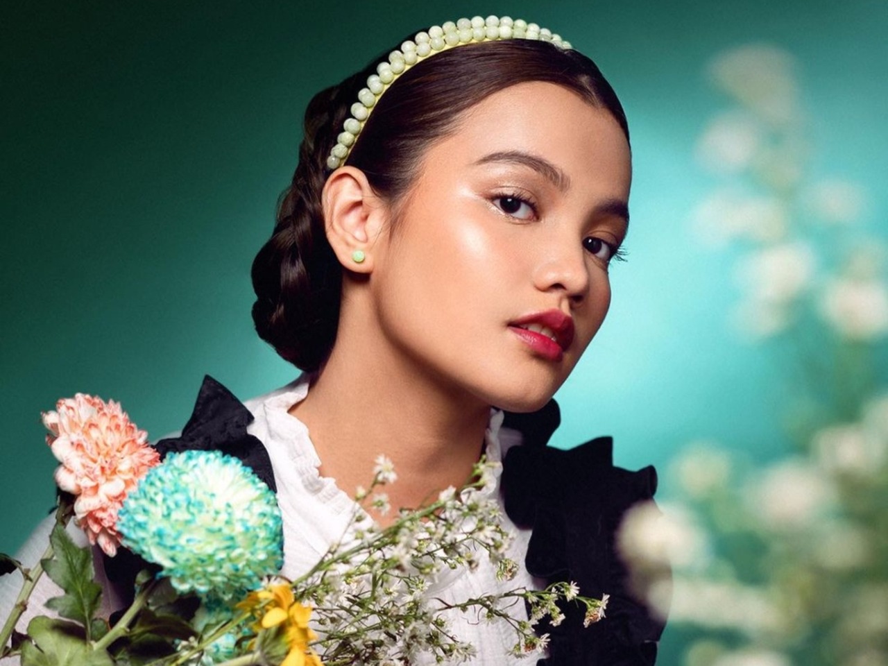 Potret Aruman, Penyanyi Pop yang Sabet Penghargaan Pendatang Baru di AMI Awards 2023 - Beauty ...