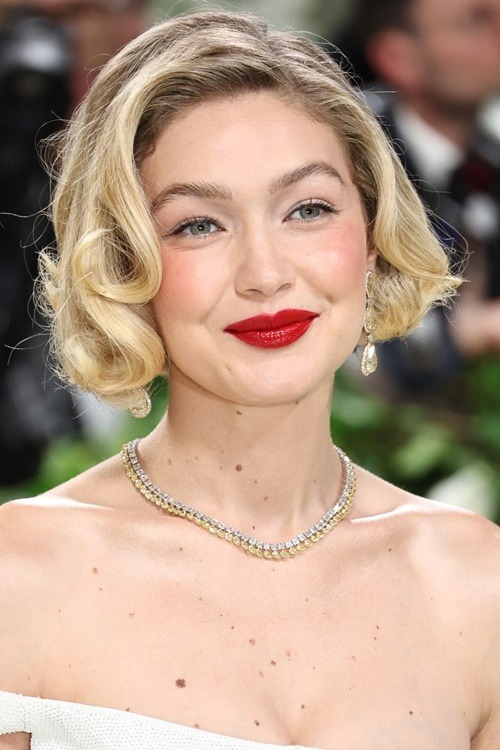 Bold Dramatis hingga Old Hollywood, ini 10 Seleb dengan Makeup Terbaik ...