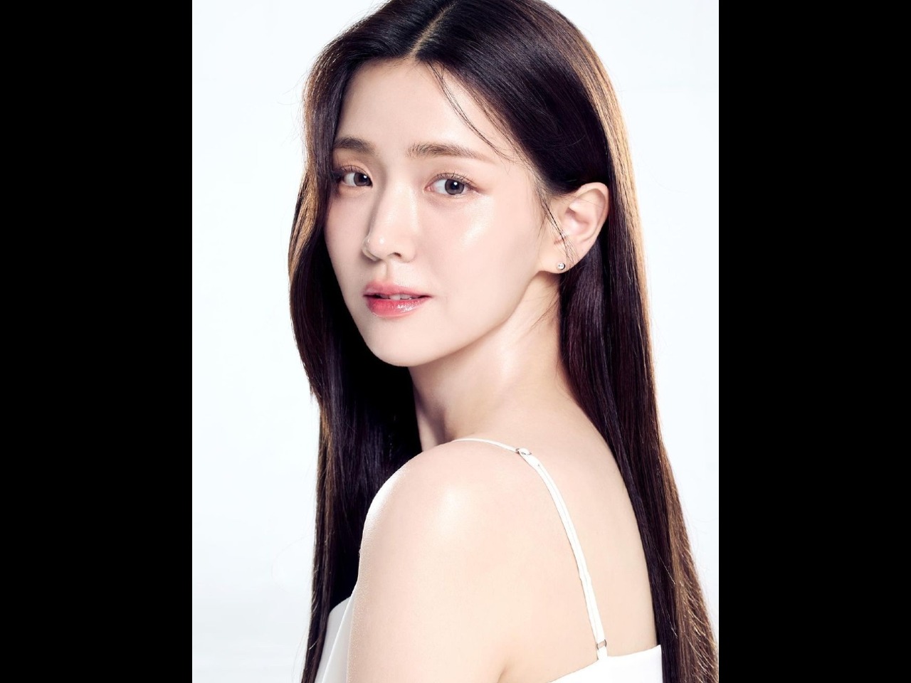 Intip 10 Penampilan Kim Ji-eun yang Disebut Mirip Ryujin ITZY, yuk ...
