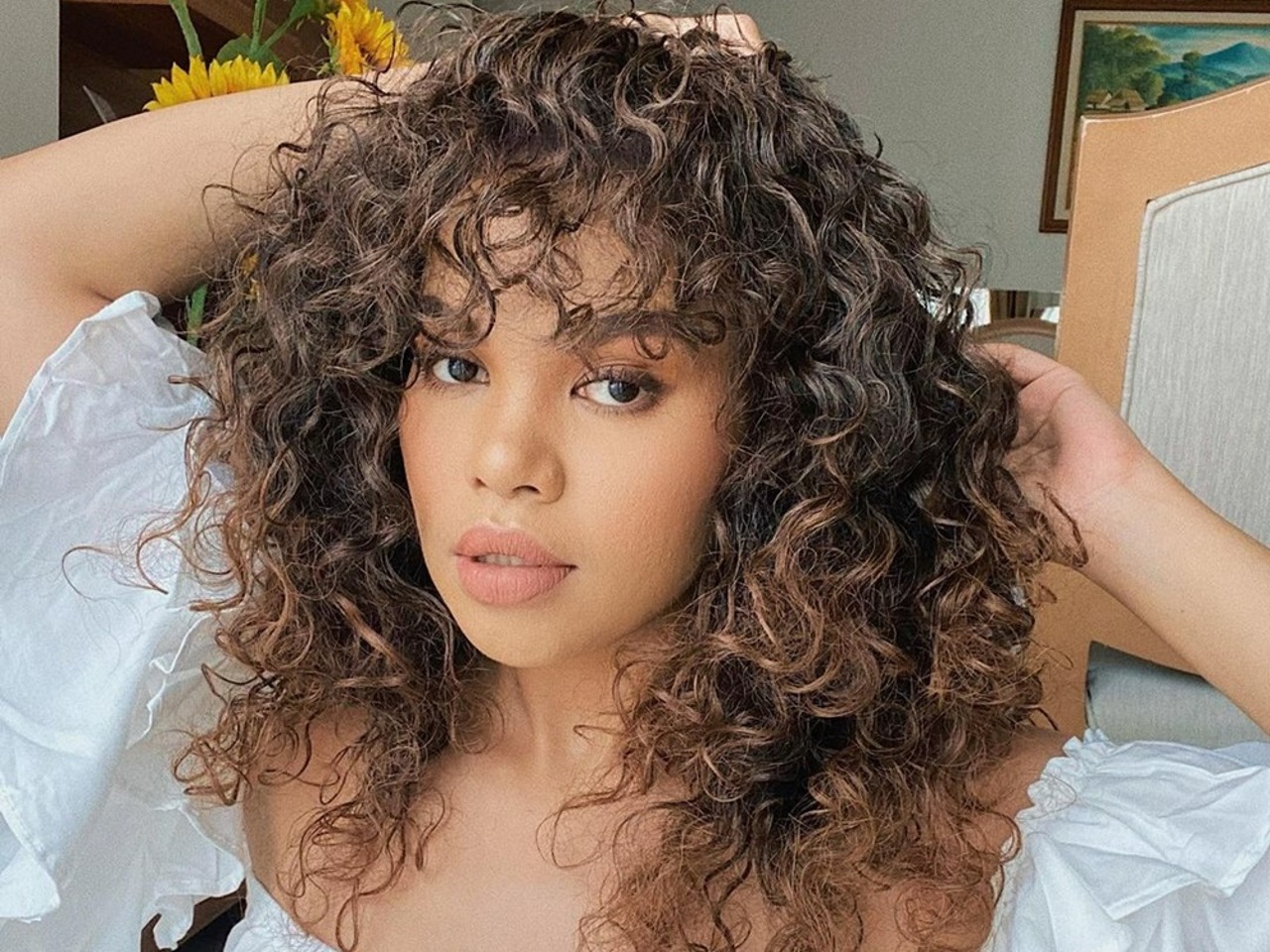 Tips Menata Rambut Keriting dan Mengembang ala Beauty Creator Livjunkie ...