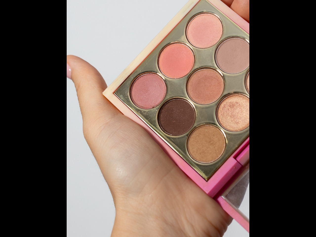 10 Rekomendasi Eyeshadow Palette Terbaru yang Cocok Dibawa Liburan ...