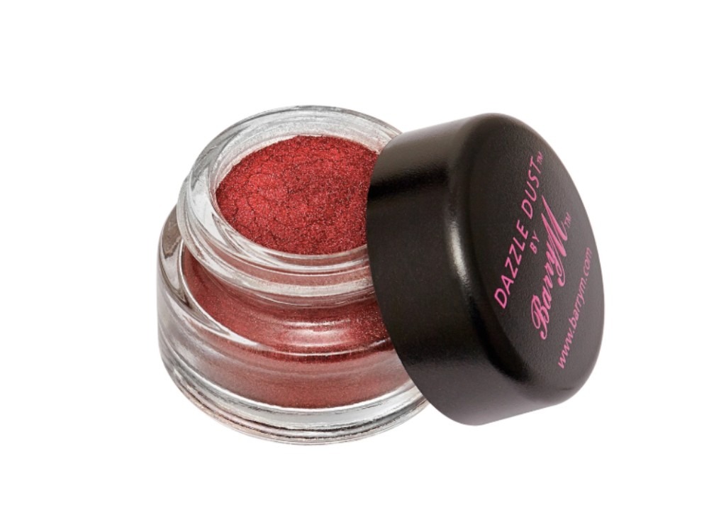 Tampil Beda dengan Riasan Mata Bold, Yuk, Coba Eyeshadow Merah! Ini ...