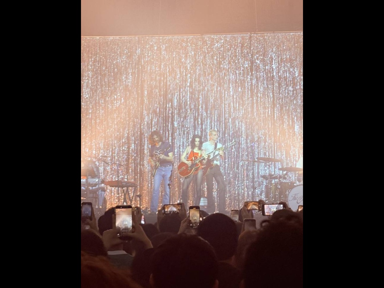 Konser Perdana di Jakarta, Wolf Alice Tampil All Out! - Beauty Journal