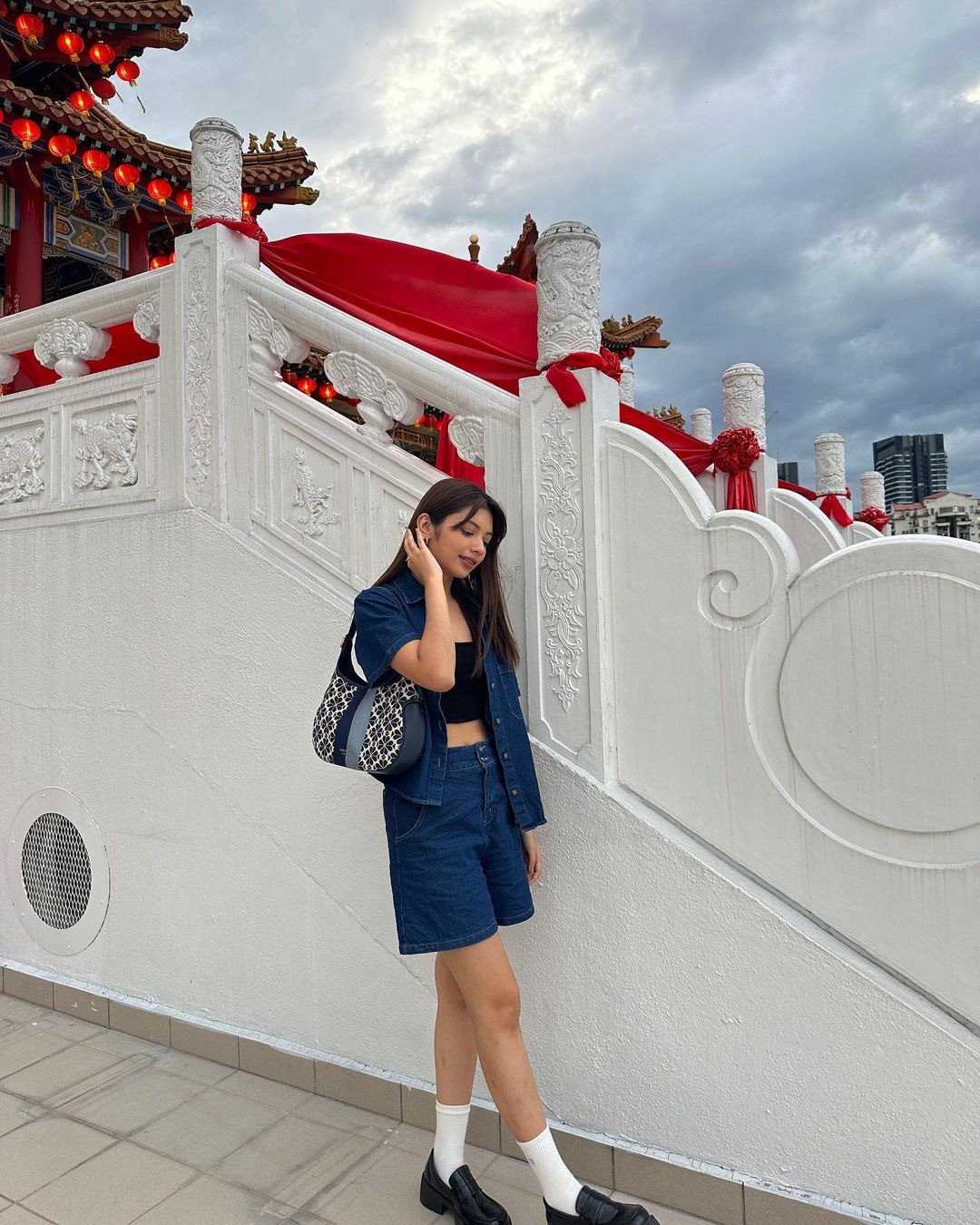 Inspirasi OOTD ala Jeryl Lee, Penyanyi Malaysia yang Disebut Mirip Lisa 'BLACKPINK' - Beauty Journal