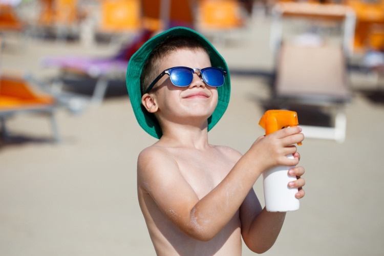 Ternyata Begini Lho, Cara Menggunakan Sunscreen Spray yang Tepat ...
