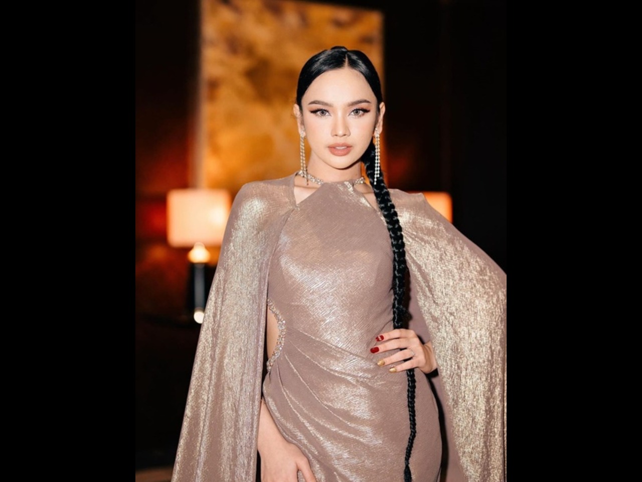 Bikin Heboh karena Jalan Bareng DK 'iKON', Begini Penampilan Glamor ala ...