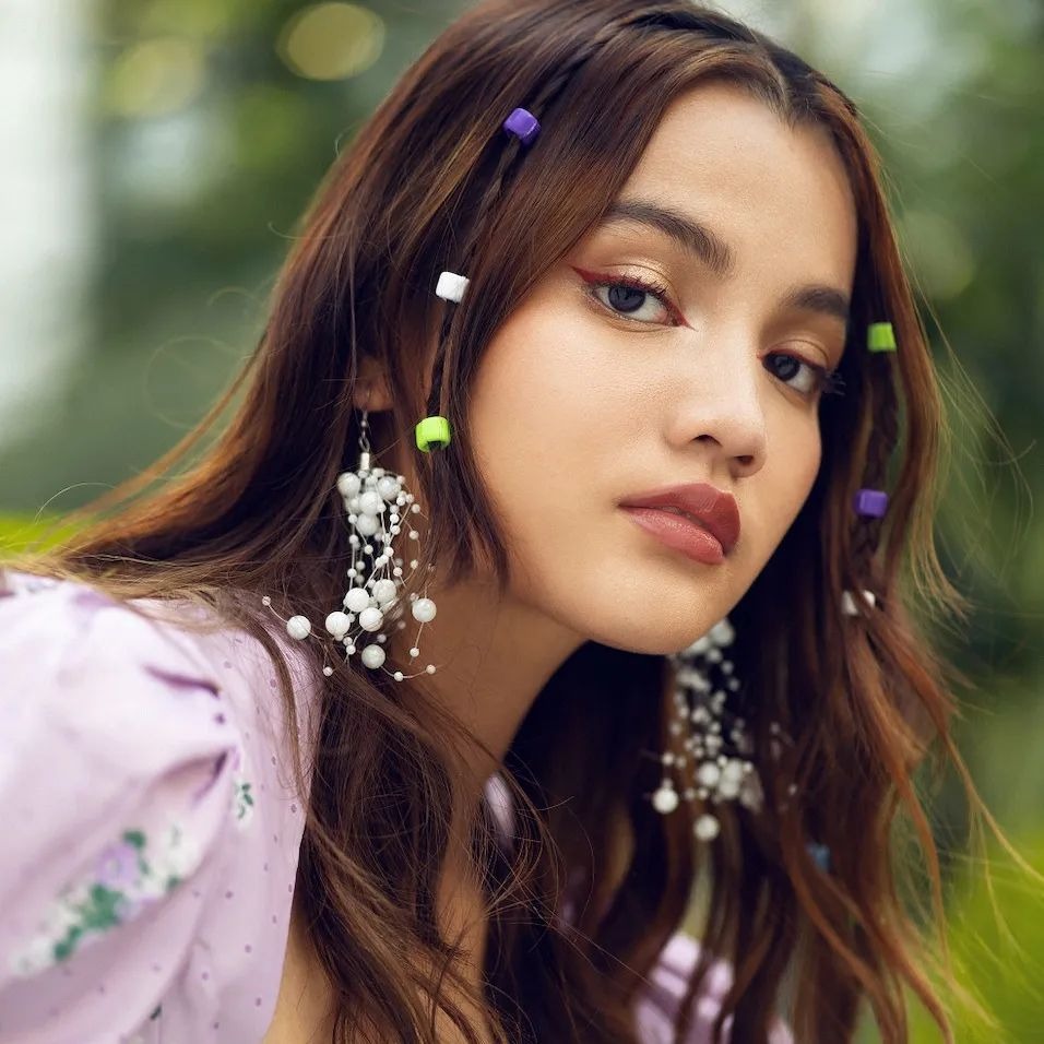 Potret Aruman, Penyanyi Pop yang Sabet Penghargaan Pendatang Baru di AMI Awards 2023 - Beauty ...