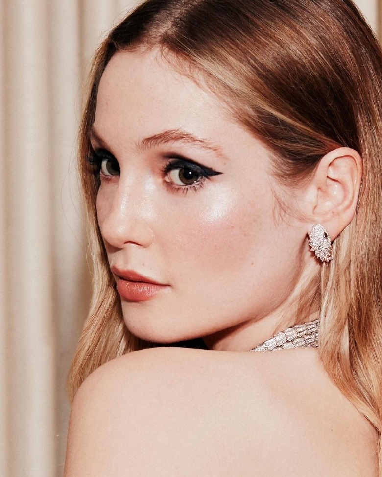 Clean hingga Glam, Ini Inspirasi Makeup Hannah Dodd yang Menarik Ditiru ...