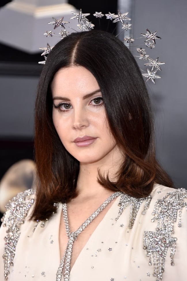Inspirasi Makeup Lana Del Rey yang Menarik Ditiru Penggemar Gaya Retro ...