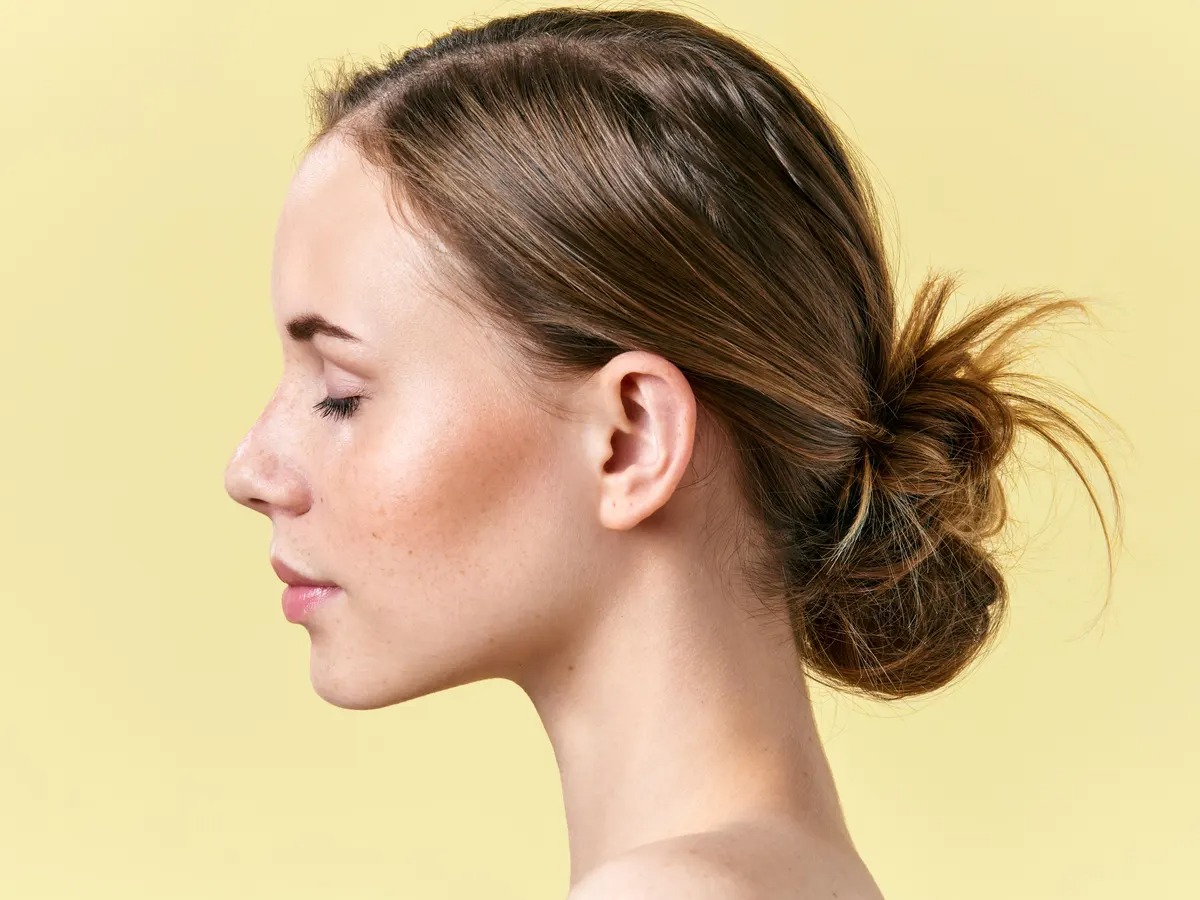 Mengenal Teknik Mewing yang Diklaim Bisa Bentuk Garis Rahang dan ...