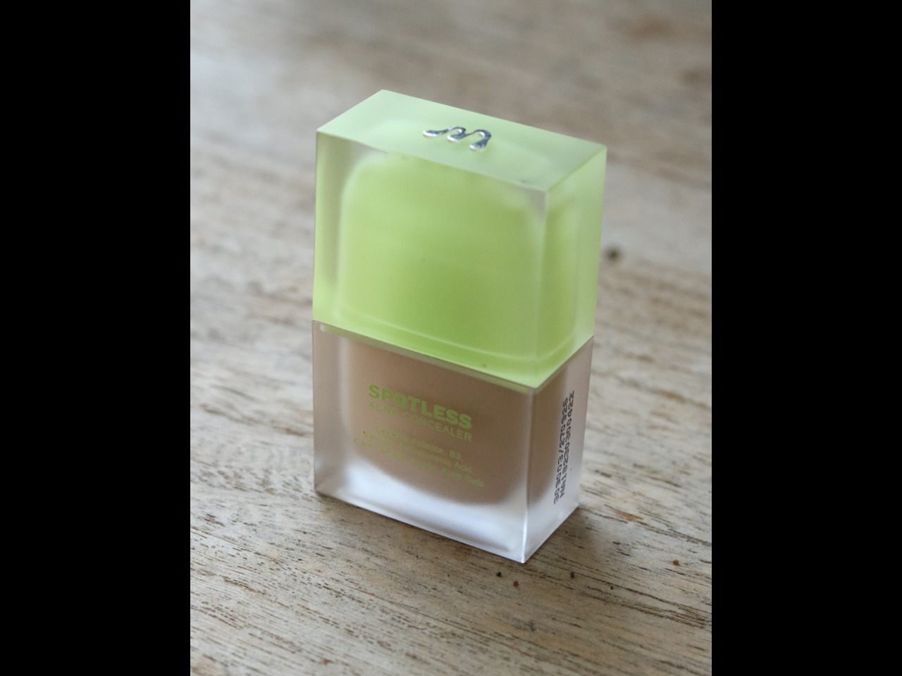 Review: Mad for Makeup Spotless Acne Concealer, Aplikator Unik dengan ...