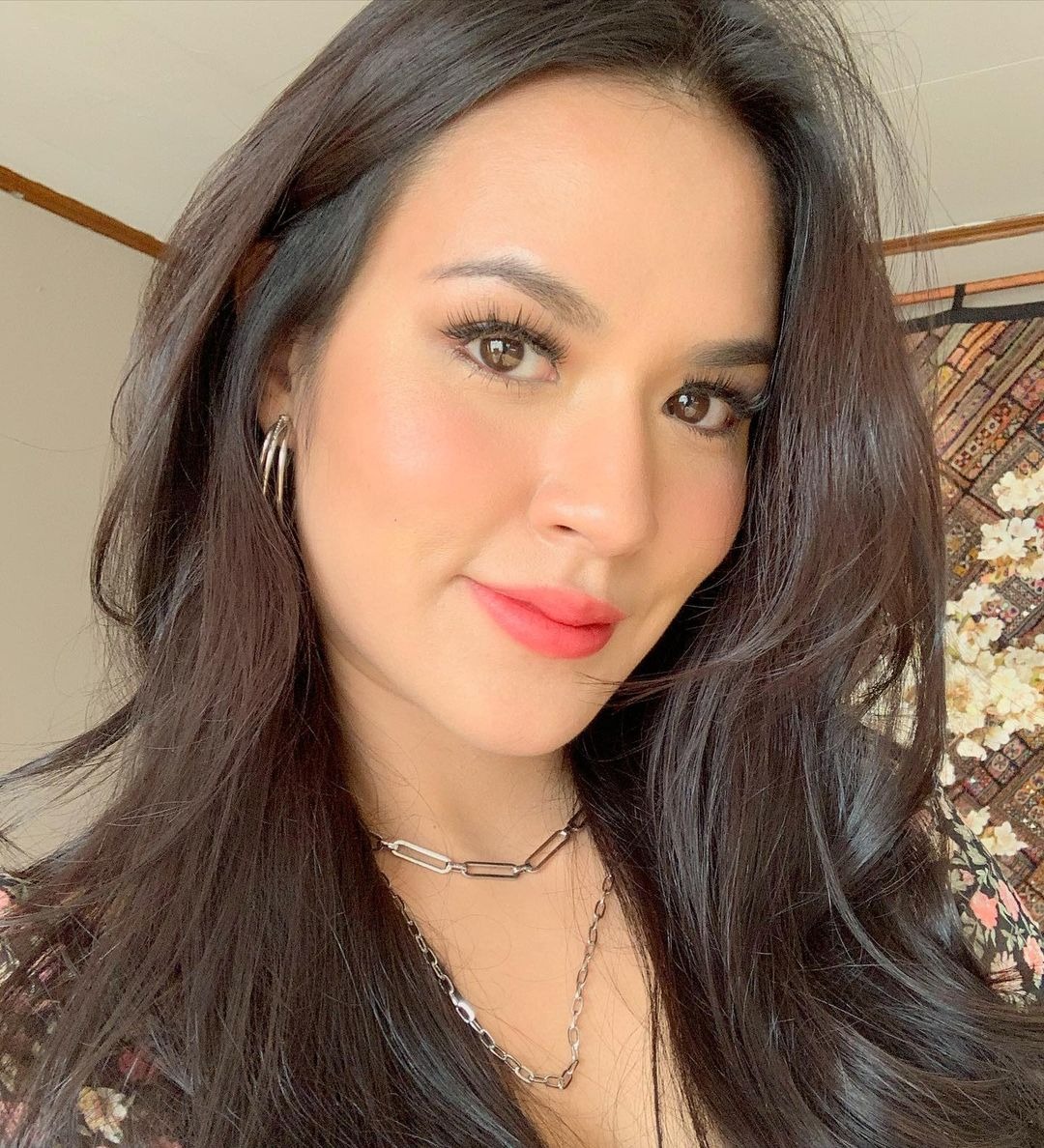 Menginjak Usia 31 Tahun, Yuk Intip Transformasi Penampilan Raisa dari ...