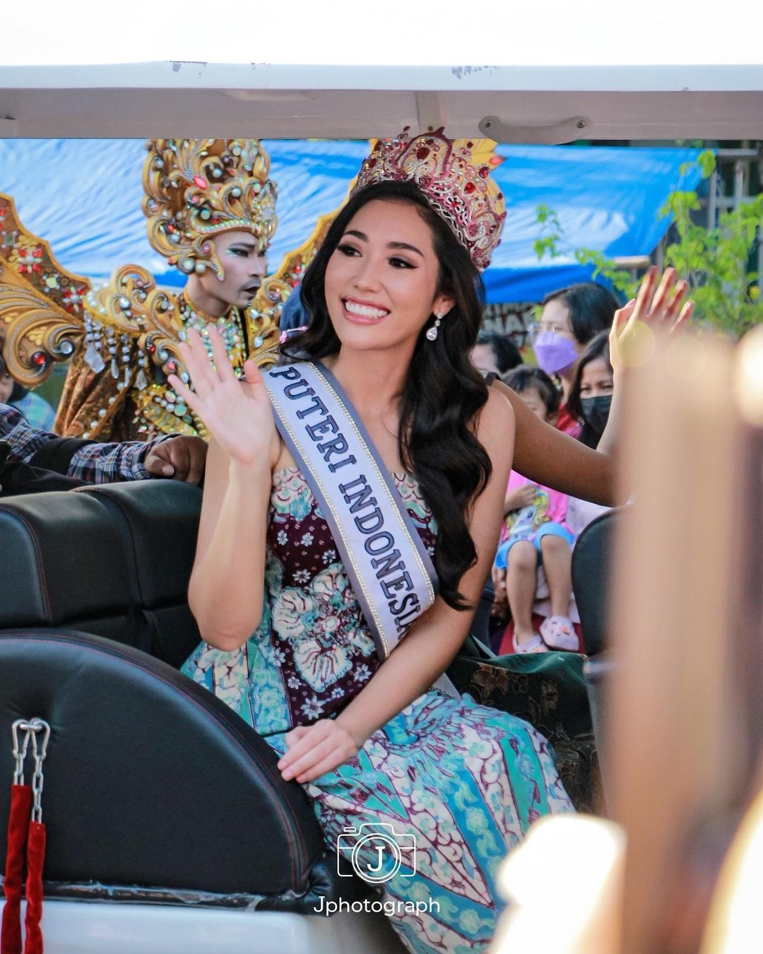 Fakta Menarik Laksmi Suardana, Wanita Bali Pertama yang Mewakili ...