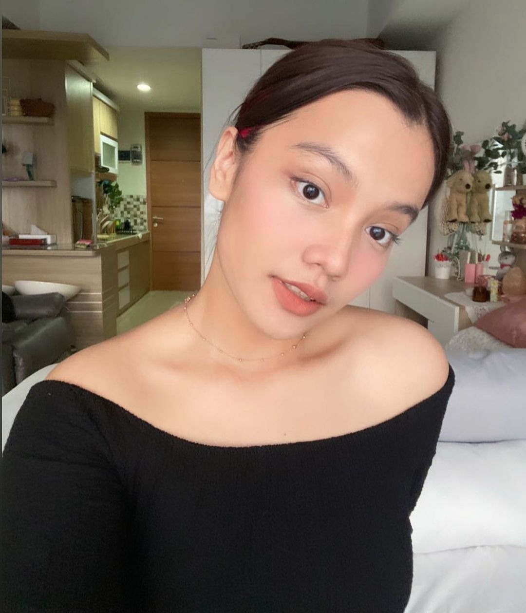 Potret Aruman, Penyanyi Pop yang Sabet Penghargaan Pendatang Baru di AMI Awards 2023 - Beauty ...