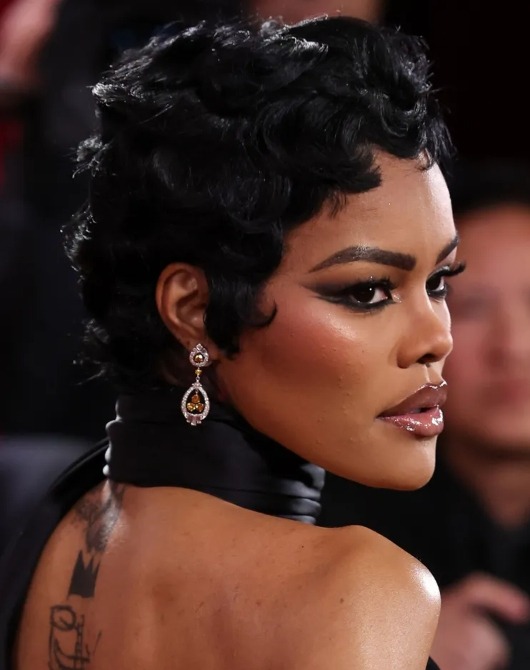 Potongan Rambut hingga Gaya Makeup Seleb di Golden Globe Awards 2026 ...