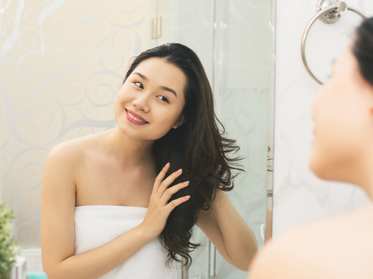 Yuk, Coba Cek Tingkat Kelembapan Rambutmu dengan Lakukan Tes Porositas ...