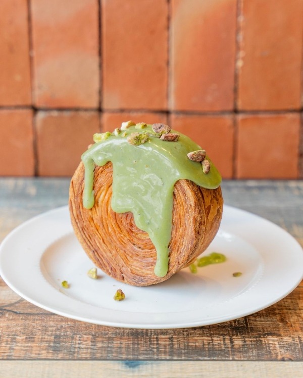 Enggak Perlu Jastip! Ini Pilihan Cromboloni Lezat di Surabaya dan ...