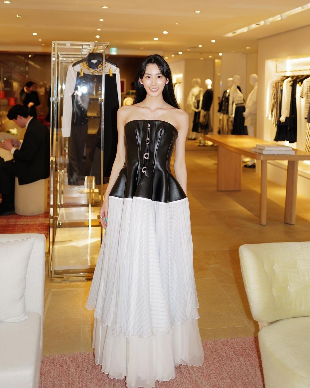 Super Fashionable! Ini OOTD Aren Yoo yang Curi Perhatian di Reality ...