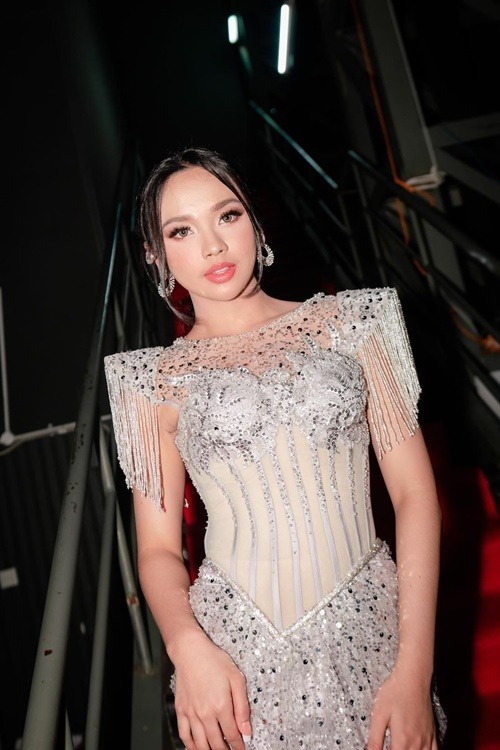 Bikin Heboh karena Jalan Bareng DK 'iKON', Begini Penampilan Glamor ala ...