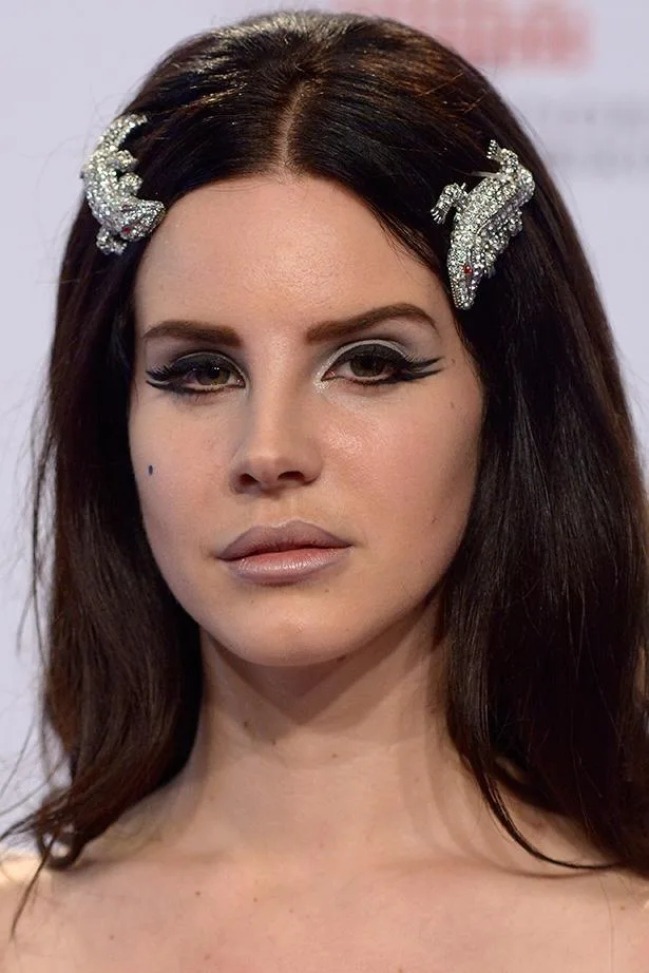 Inspirasi Makeup Lana Del Rey yang Menarik Ditiru Penggemar Gaya Retro ...