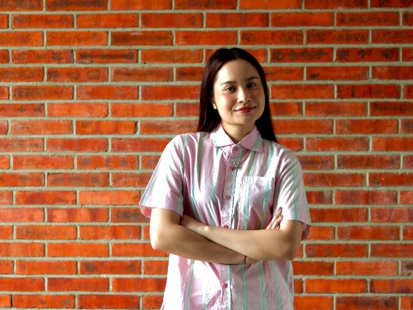 Satine Zaneta, Penyanyi dan Aktris Muda yang Mencoba Eksplor Tanpa ...