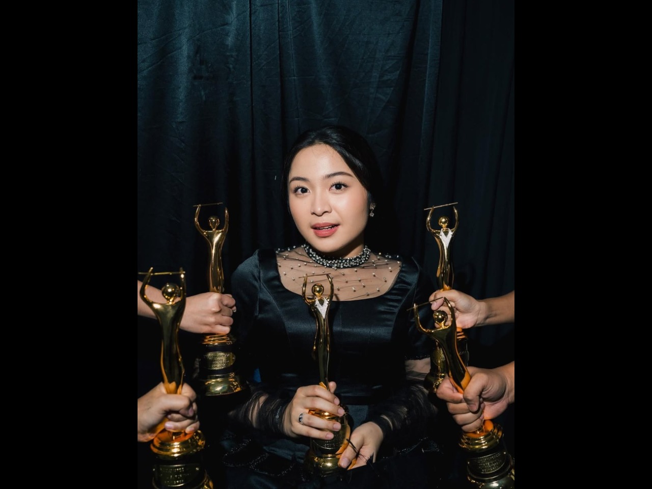 Bernadya Raih Penghargaan Pertama, ini Potret Musisi Pemenang AMI Awards 2024 - Beauty Journal
