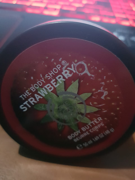 The Body Shop Strawberry Body Butter - Review SOCO by Sociolla