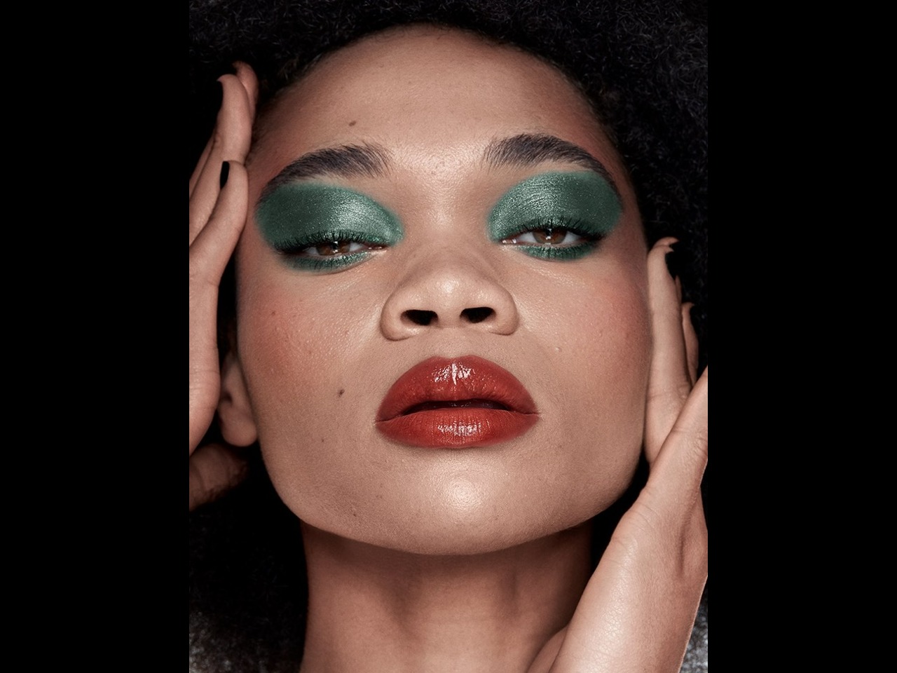 Rekomendasi 10 Eyeshadow Hijau Emerald yang Jadi Warna Hoki di Tahun ...