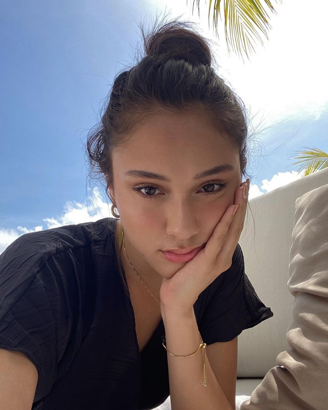 Beri Semangat untuk Acne Fighter, Intip Berbagai Makeup Look Yasmin ...