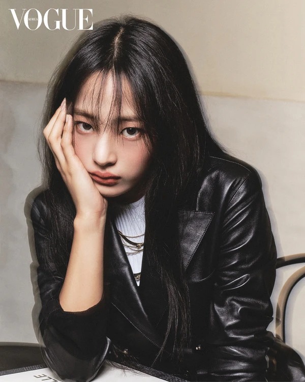 Penampilan Minji NewJeans di Majalah Vogue Agustus 2024 dengan Basic ...