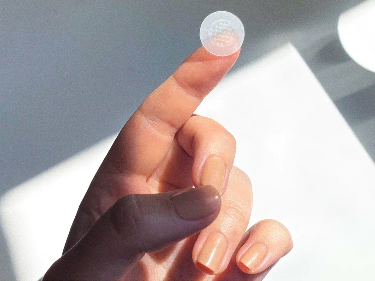 Mengenal Microneedle Acne Patch, Plester Jerawat dengan Jarum Kecil ...