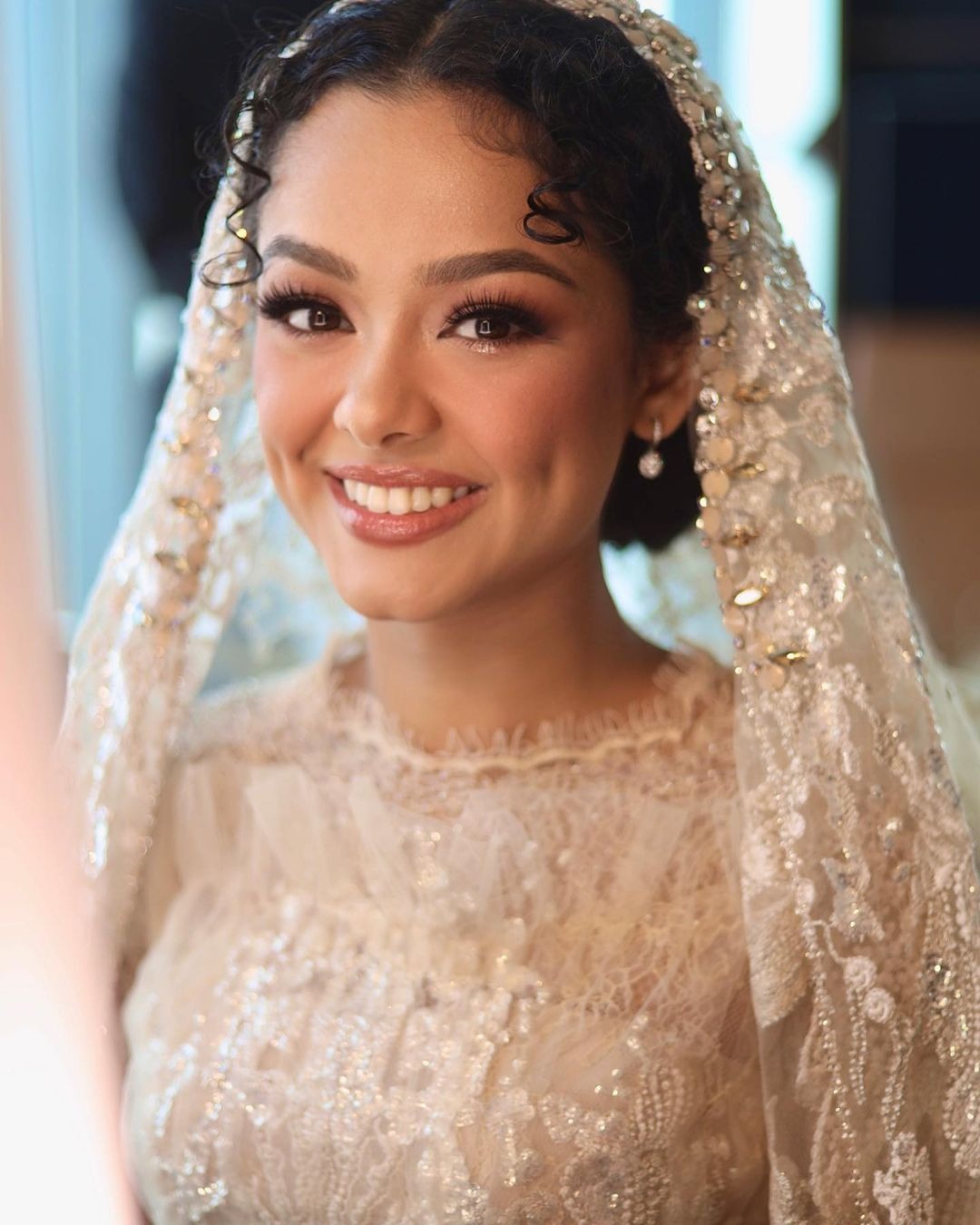 Yuk, Bedah Makeup Pernikahan Mutiara Baswedan yang Gandeng 3 MUA ...