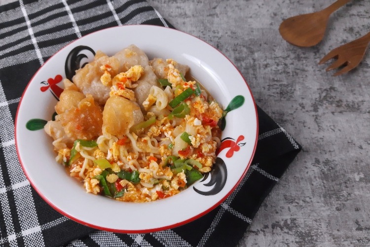 Seblak Viral Sampai ke Thailand! Intip Ekspresi Mereka Saat Coba ...