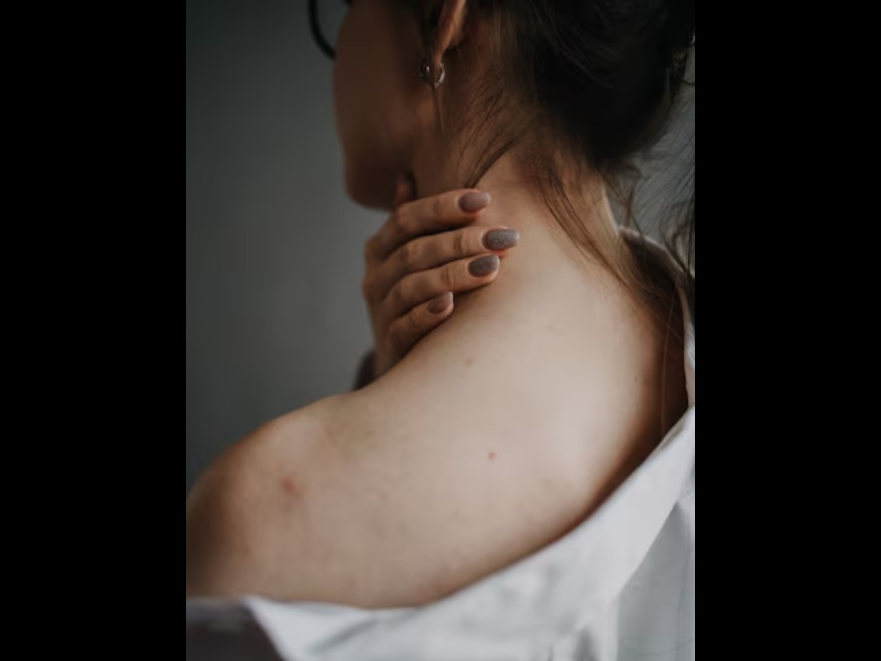 Penyebab hingga Cara Aman Mengatasi Leher Hitam Saat Hamil - Beauty Journal