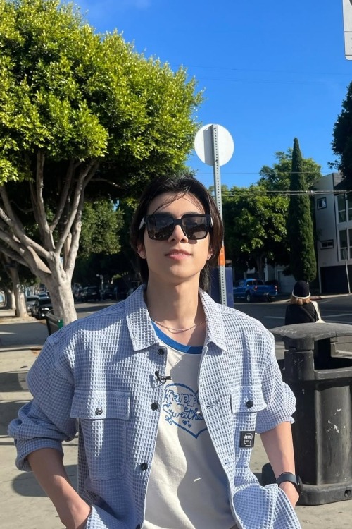 10 OOTD ala Hendery WayV yang Gemar Tampil Kasual dan Stylish - Beauty ...