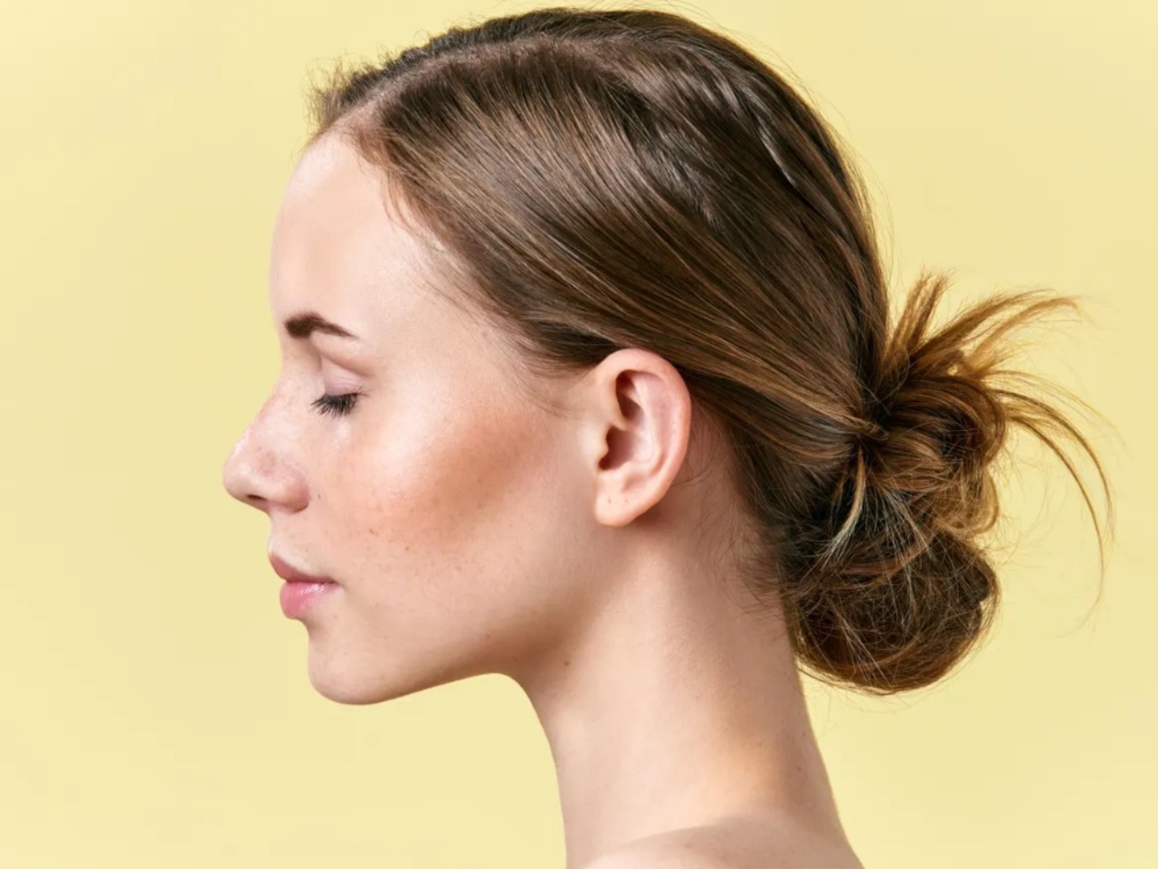 Mengenal Teknik Mewing yang Diklaim Bisa Bentuk Garis Rahang dan ...