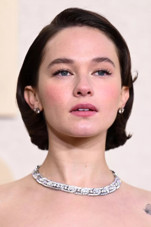 Penampilan Seleb Hollywood dengan Potongan Rambut Bob yang Curi Perhatian di Golden Globe Awards ...