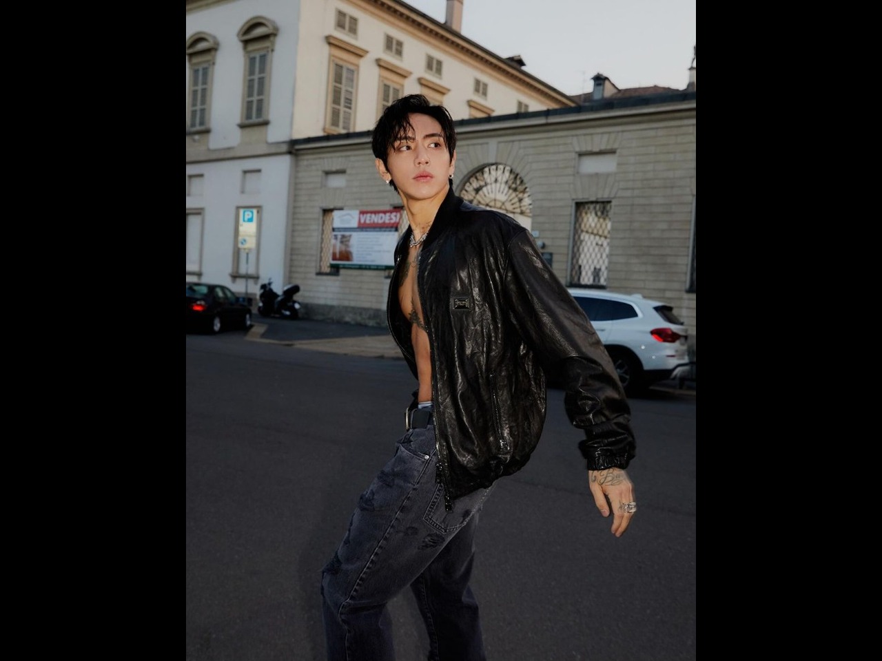 Muncul di MV Terbaru IU, Ini Serba-serbi soal DPR IAN yang Bikin Salah Fokus - Beauty Journal