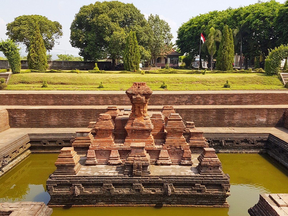 Selain Borobudur dan Prambanan, 7 Candi di Indonesia Ini Tawarkan ...