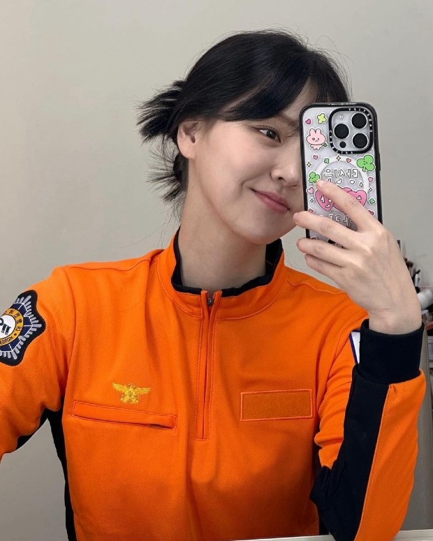 Intip 10 Penampilan Kim Ji-eun yang Disebut Mirip Ryujin ITZY, yuk ...