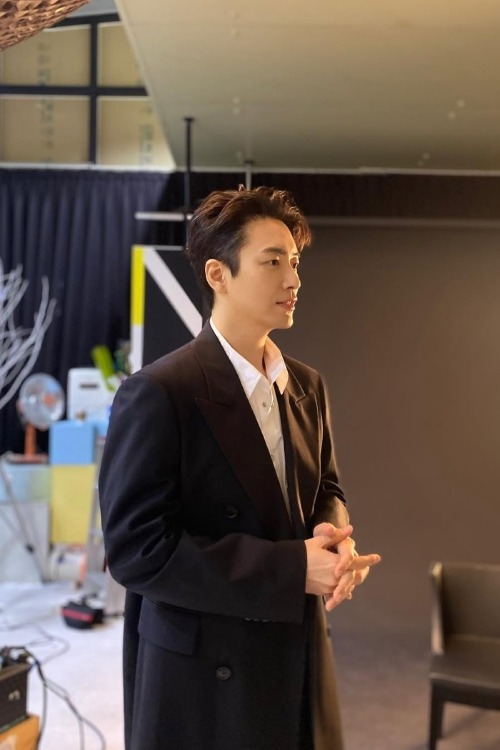 Mengenal Sisi Unik Lee Joon-hyuk, Aktor K-Drama Love Scout yang Tengah Naik Daun - Beauty Journal