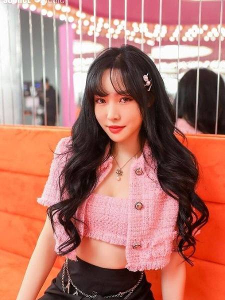 10 Inspirasi Gaya Rambut Panjang ala Yuju GFRIEND, Simpel dan Cocok Buat Daily Look! - Beauty ...