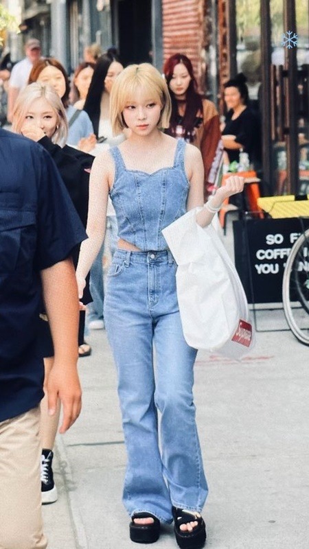 10 Inspirasi Mix and Match Oufit Denim ala Seleb Hollywood hingga K-Pop ...