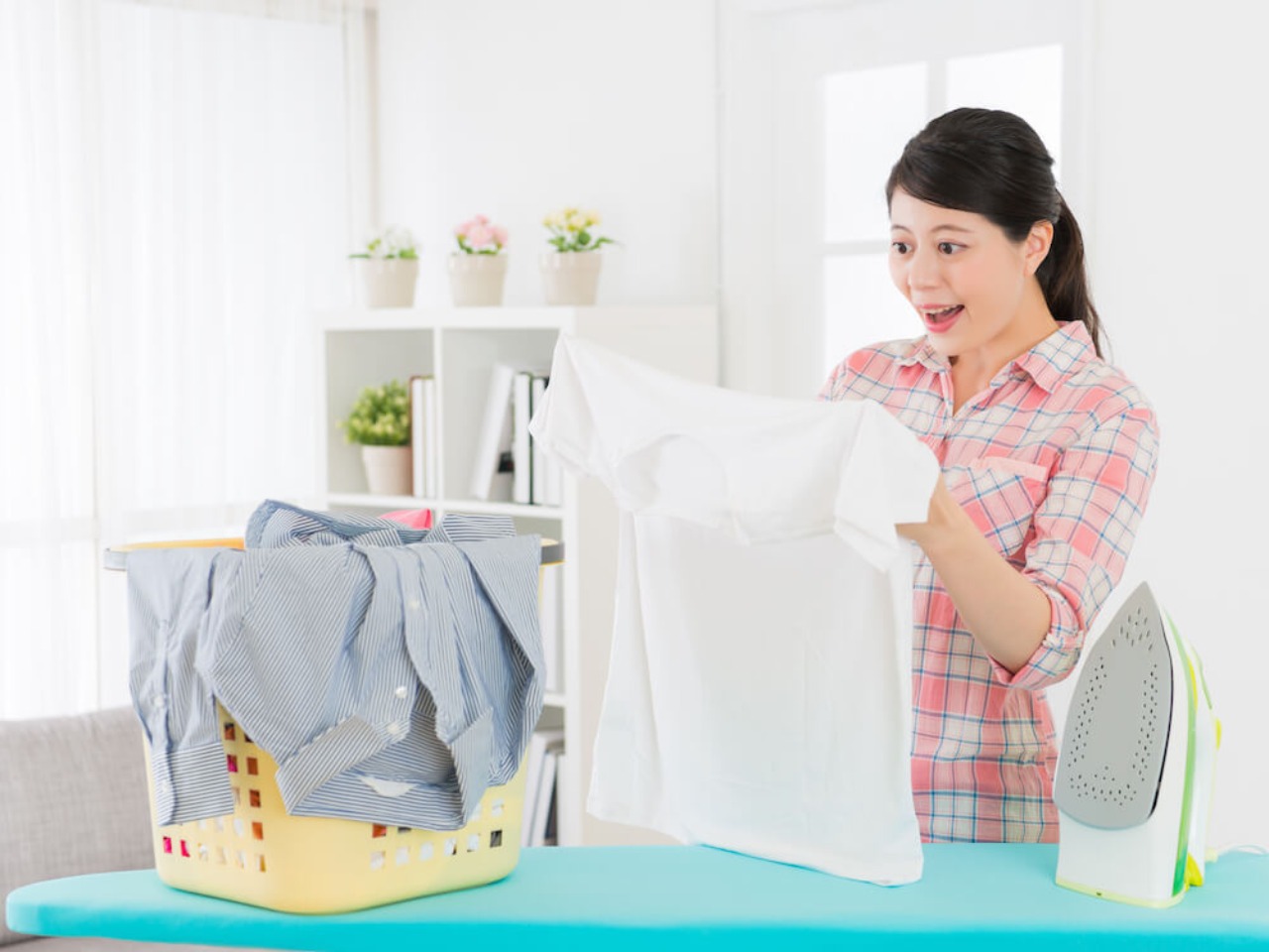 Lebih Praktis, Berikut 5 Tips Menyetrika Pakaian yang Bisa Anda Coba ...