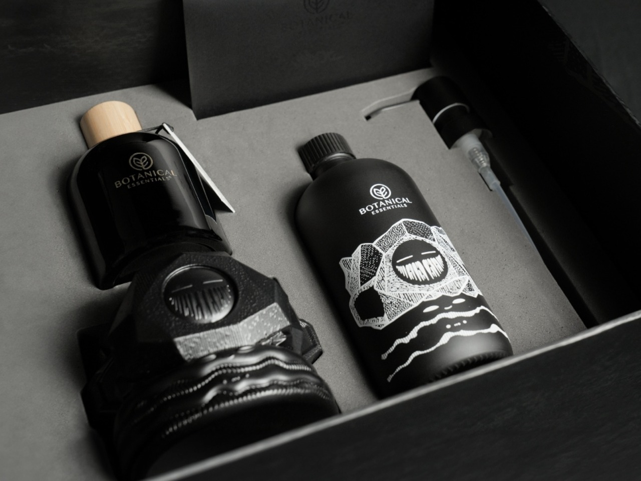 Botanical Essentials x Darbotz Hadirkan Koleksi Masterpiece 'God of The ...